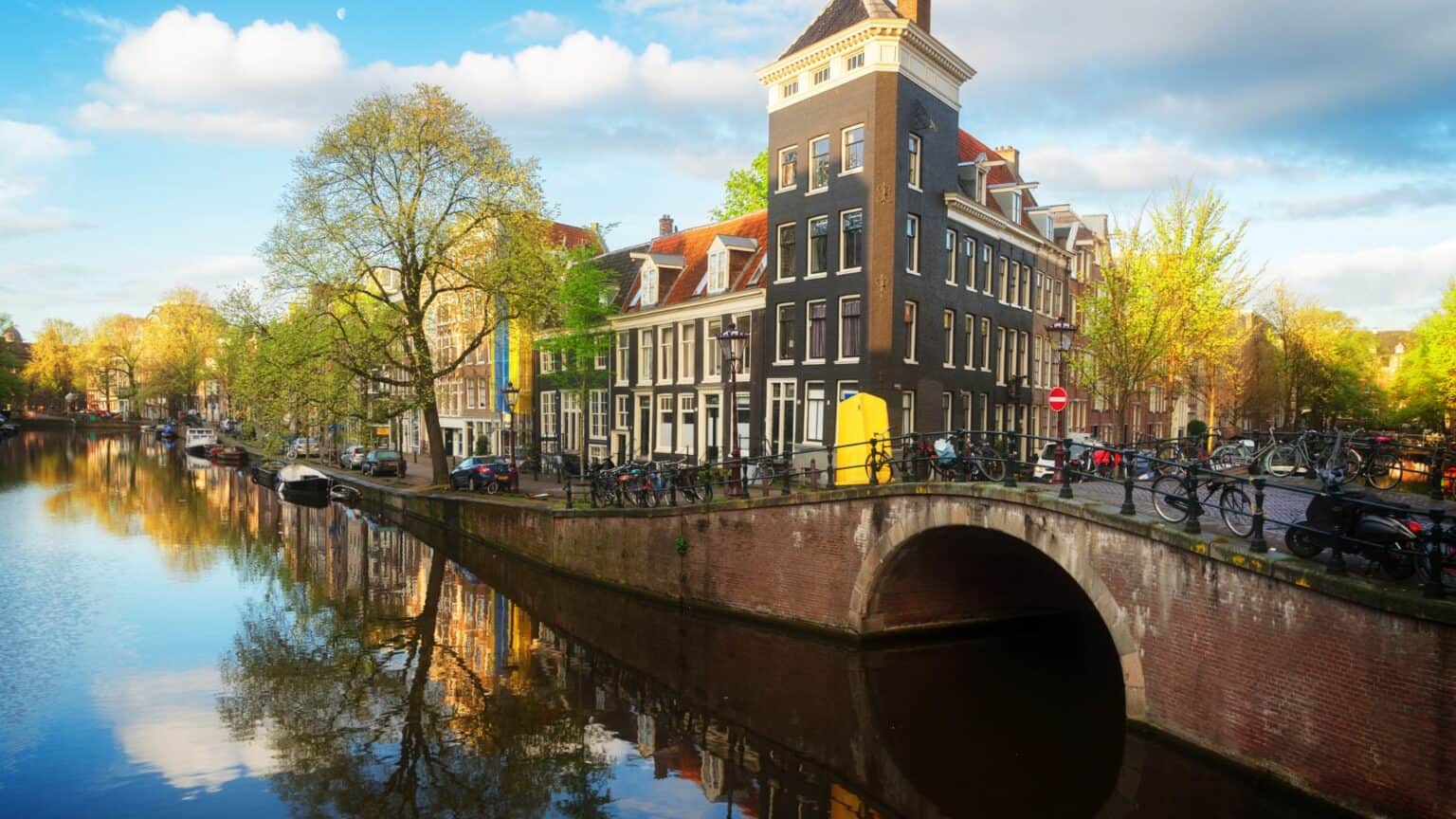 A COMPLETE Guide to Amsterdam Marathon: Entry, Dates, Costs